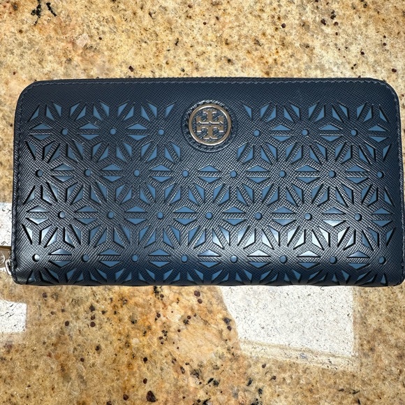 Tory Burch | Accessories | Tory Burch Navy Cutout Wallet | Poshmark